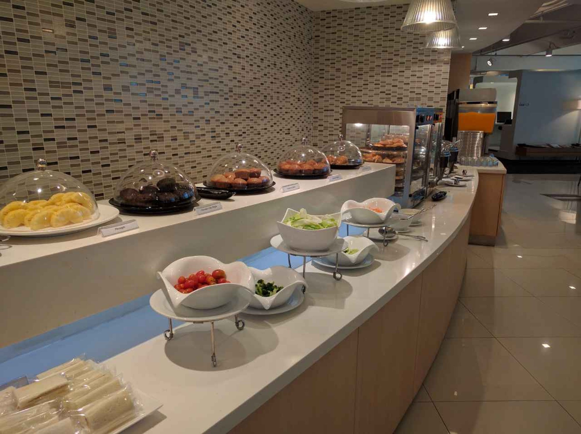 設於素萬那普機場的 Miracle Business Class Lounge (Level 3) | Amex HK