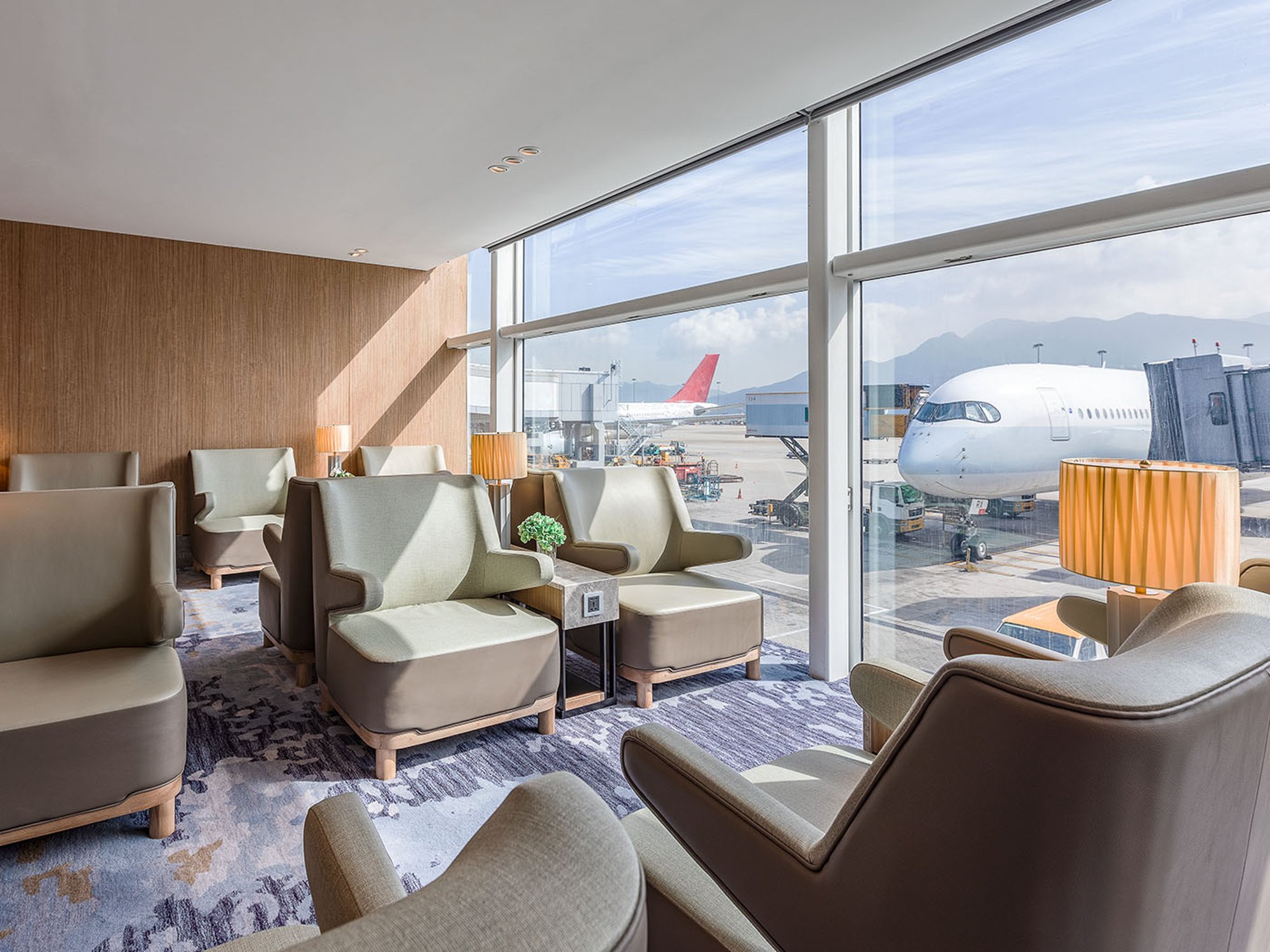 Plaza Premium Lounge (Gate 35) at Hong Kong International Airport | Amex HK