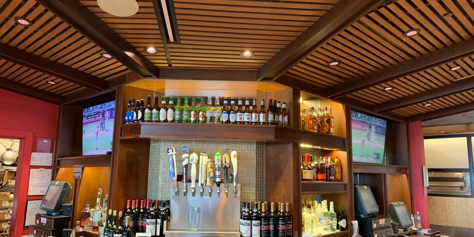 DCA: American Tap Room Avis & photos - Terminal C, Aéroport National ...